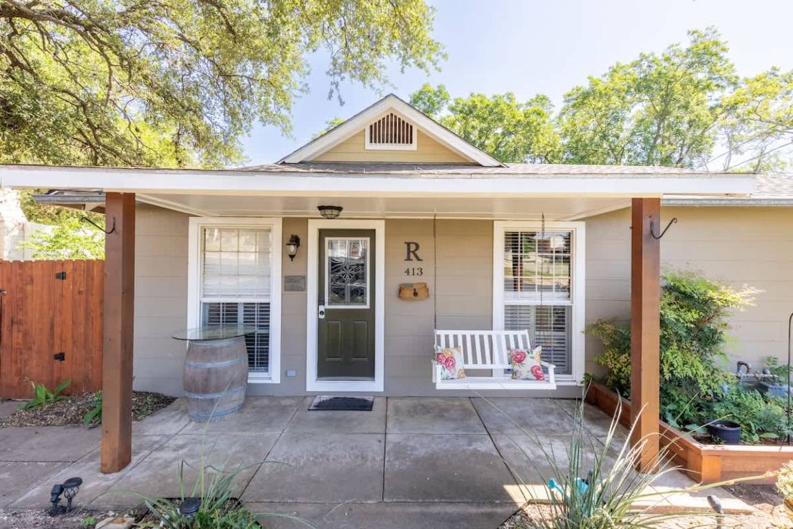 House ∙ 3 Bedrooms ∙ 8 Guests - Fredericksburg, TX
