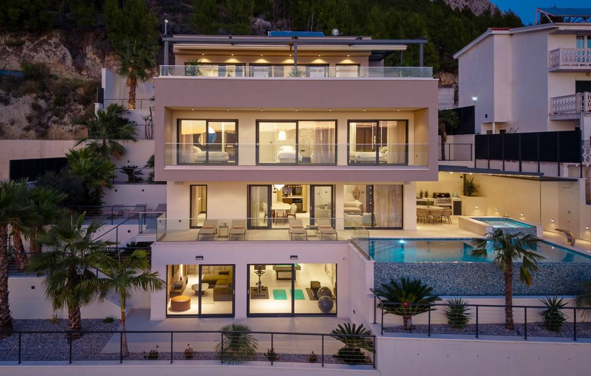 500 M² Villa ∙ 5 Bedrooms ∙ 10 Guests - Omiš