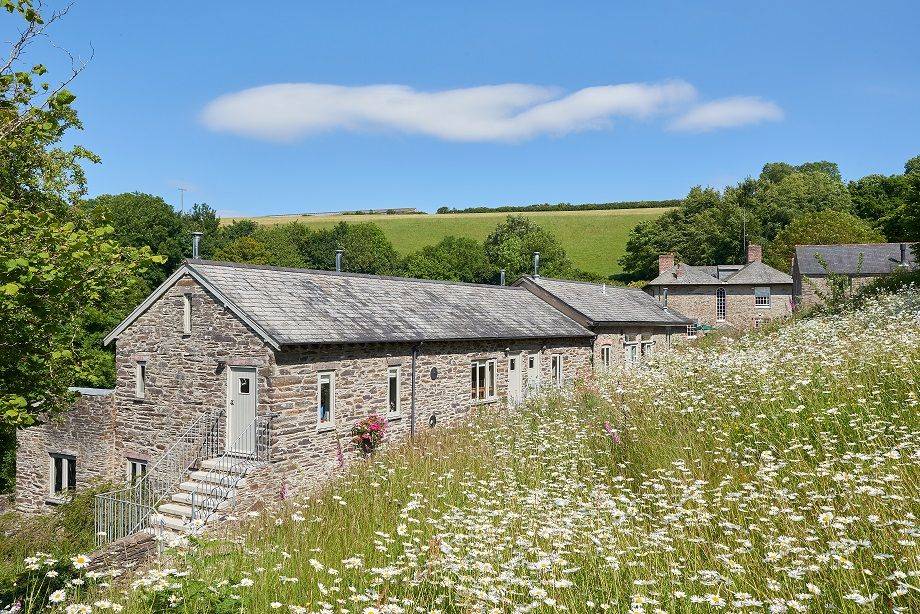 Cottage ∙ 2 Bedrooms ∙ 4 Guests - Dartmouth