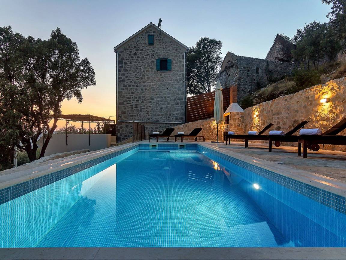 150 M² Ferienhaus ∙ 4 Schlafzimmer ∙ 8 Gäste - Drvenik