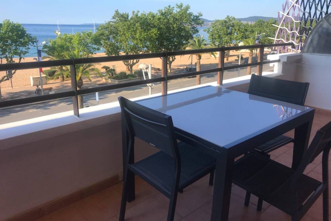 55 M² Appartement ∙ 1 Chambre ∙ 4 Personnes - ibis budget Fréjus Capitou A8