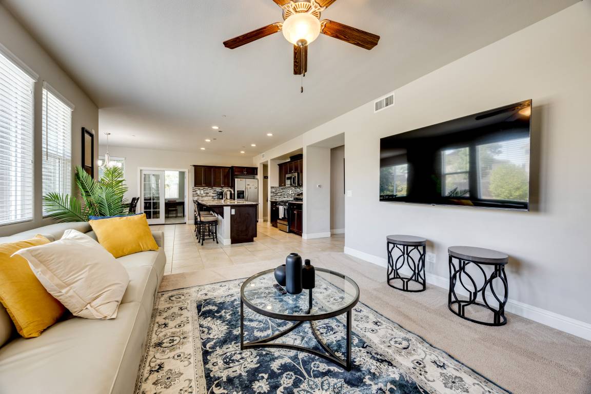202 M² House ∙ 5 Bedrooms ∙ 10 Guests - Visalia, CA