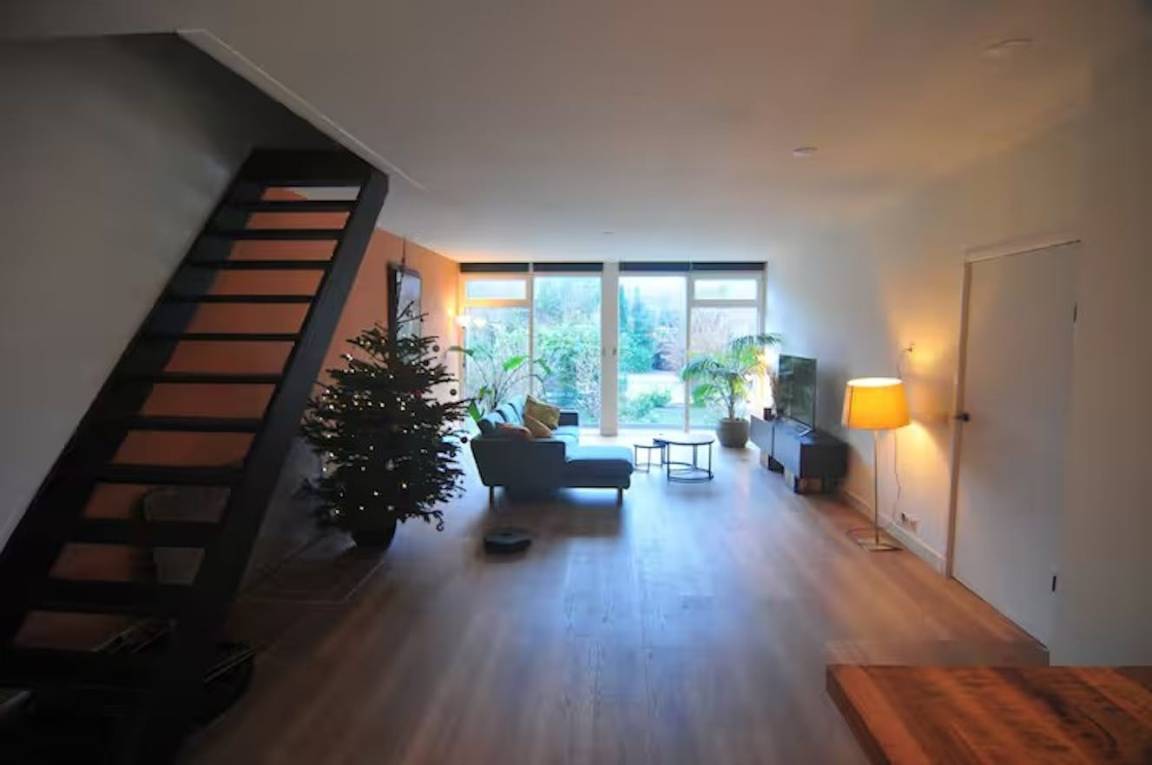160 M² House ∙ 2 Bedrooms ∙ 4 Guests - Groningen