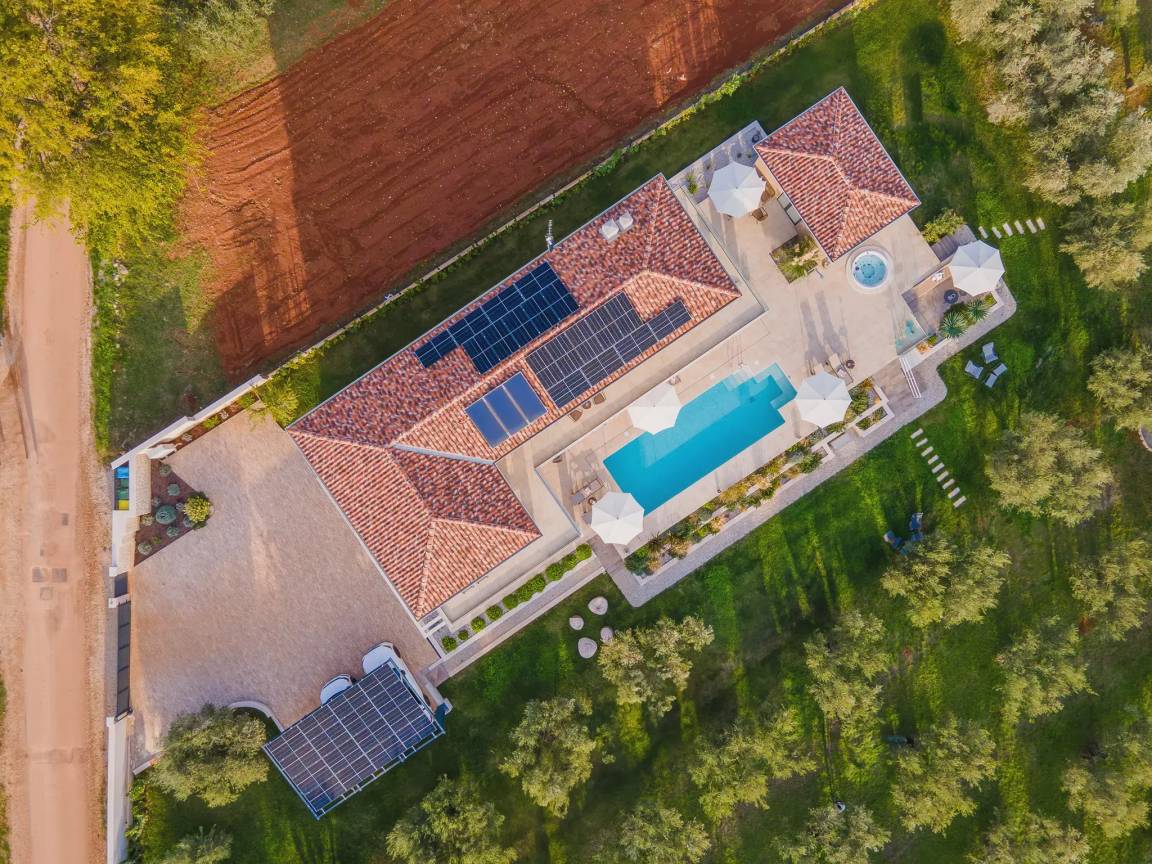 Villa ∙ 4 Bedrooms ∙ 8 Guests - Brtonigla