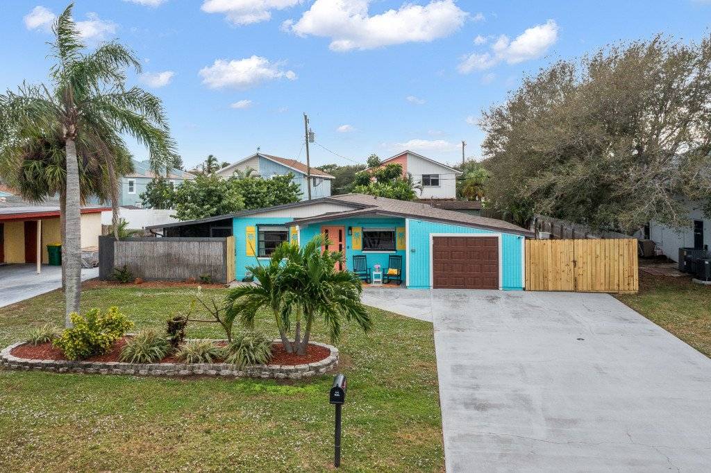 102 M² House ∙ 3 Bedrooms ∙ 6 Guests - Cocoa Beach, FL