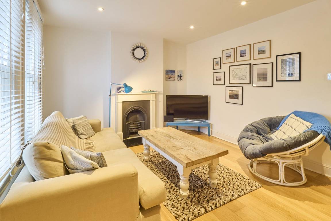 Apartment ∙ 2 Bedrooms ∙ 4 Guests - Whitstable Beach
