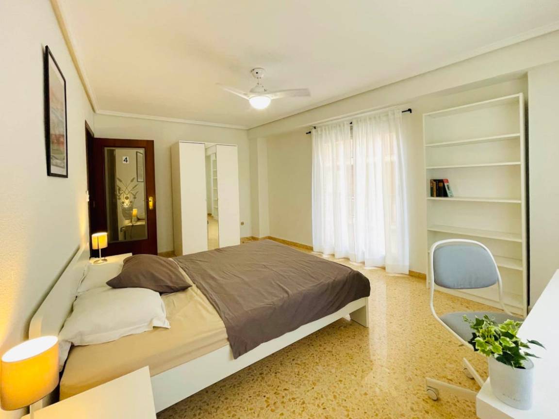 90 M² Private Room ∙ 1 Bedroom ∙ 1 Guest - Valencia
