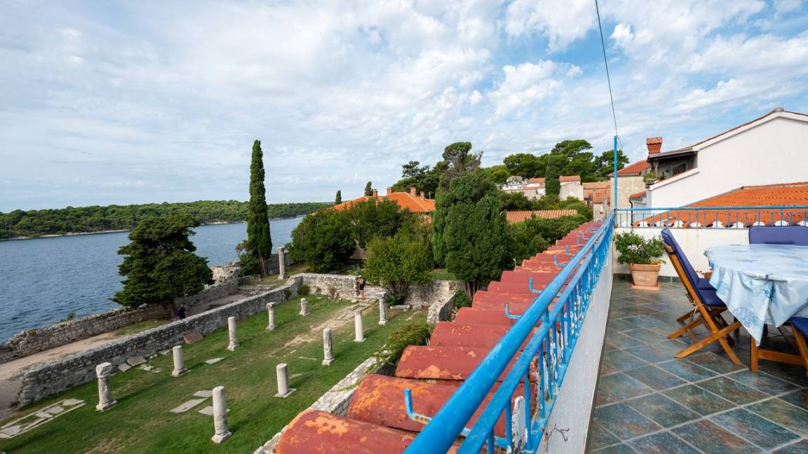 84 M² House ∙ 4 Bedrooms ∙ 8 Guests - Rab Island