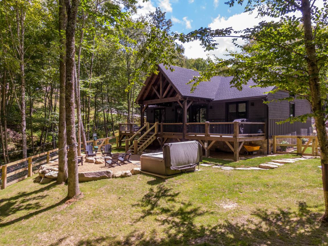 House ∙ 2 Bedrooms ∙ 6 Guests - Beech Mountain, NC