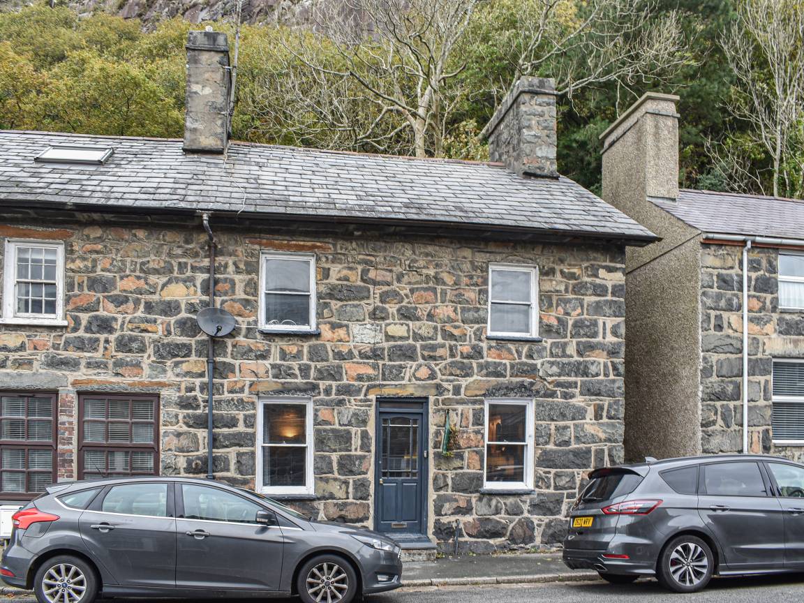 Cottage ∙ 3 Bedrooms ∙ 6 Guests - North Wales