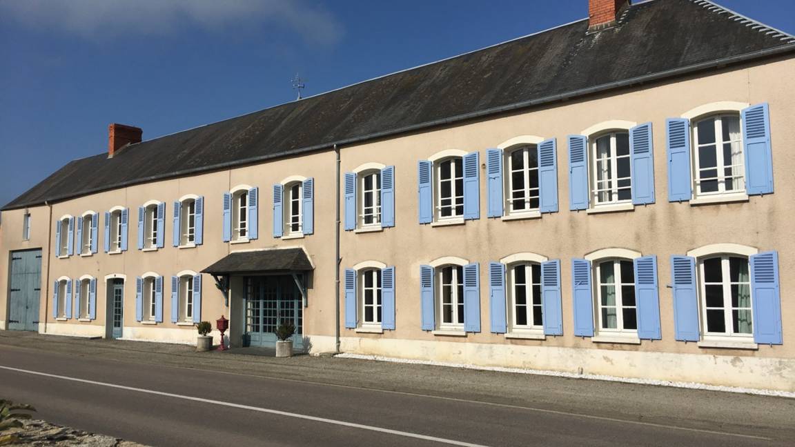 300 M² House ∙ 7 Bedrooms ∙ 16 Guests - Saint-Lô