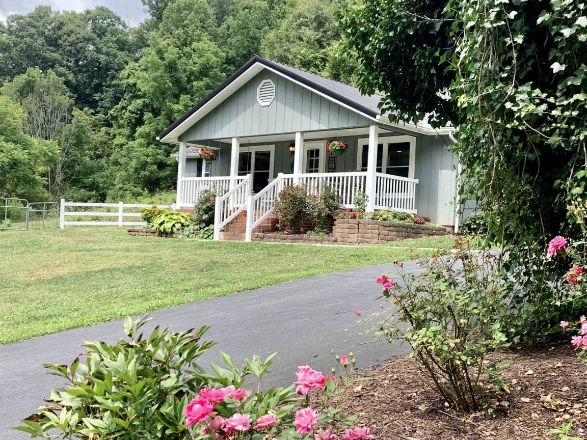 House ∙ 3 Bedrooms ∙ 6 Guests - Beech Mountain, NC