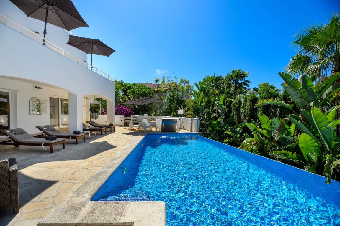300 M² Villa ∙ 4 Schlafzimmer ∙ 8 Gäste - Santa Eulalia del Río