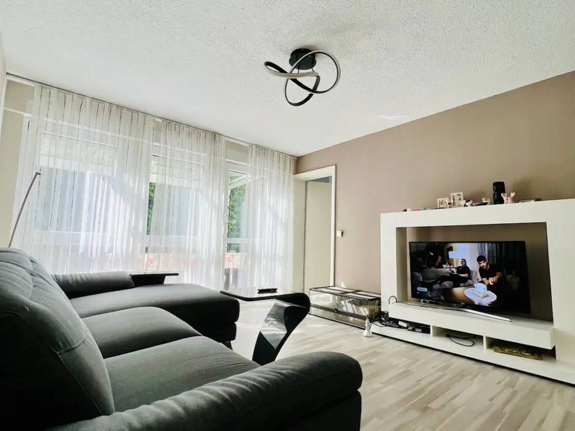 100 M² House ∙ 3 Bedrooms ∙ 5 Guests - Stuttgart