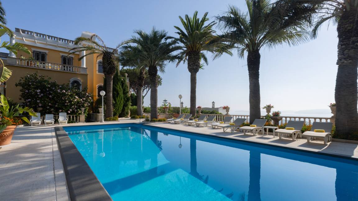 750 M² Villa ∙ 6 Bedrooms ∙ 12 Guests - Ischia