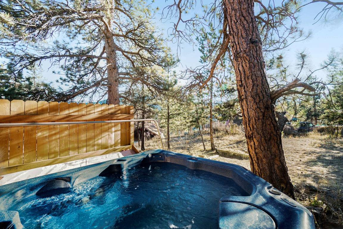 House ∙ 2 Bedrooms ∙ 4 Guests - Estes Park, CO