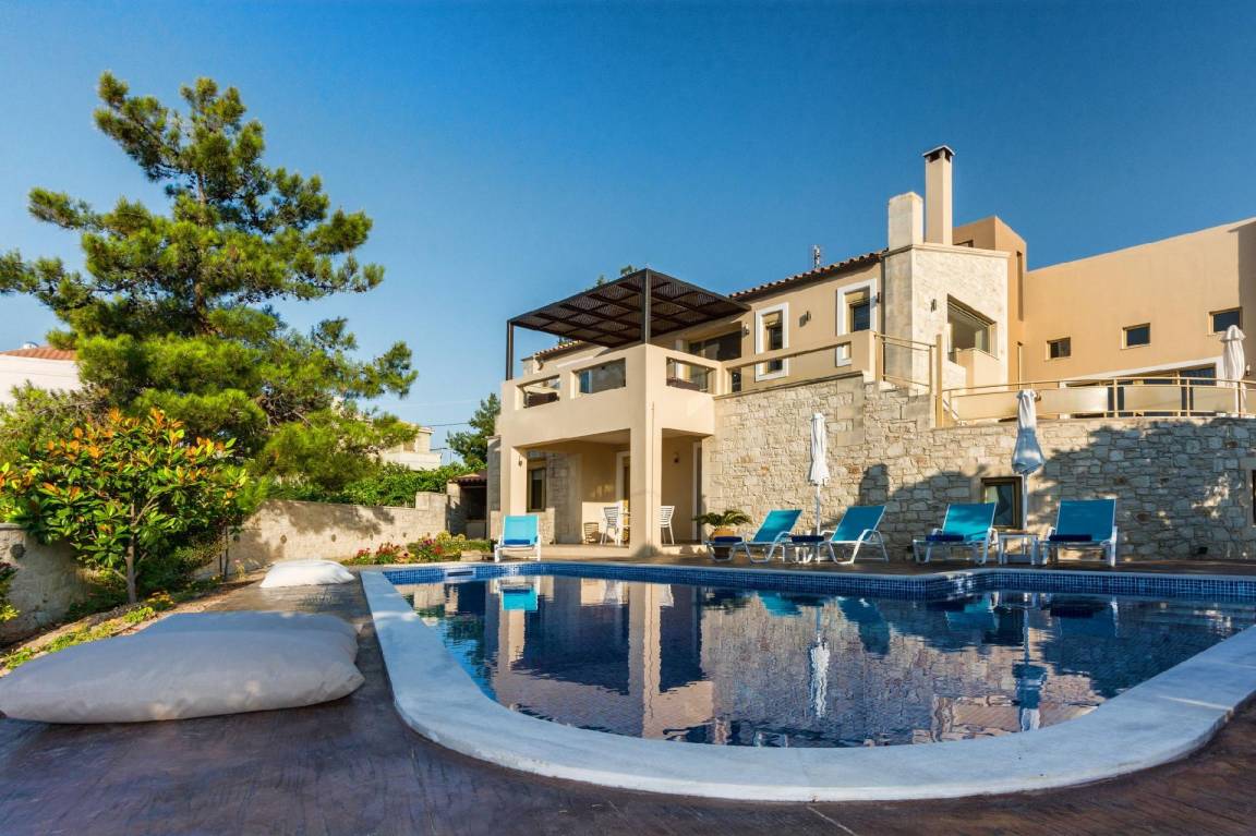 300 M² House ∙ 5 Bedrooms ∙ 14 Guests - Ретимно