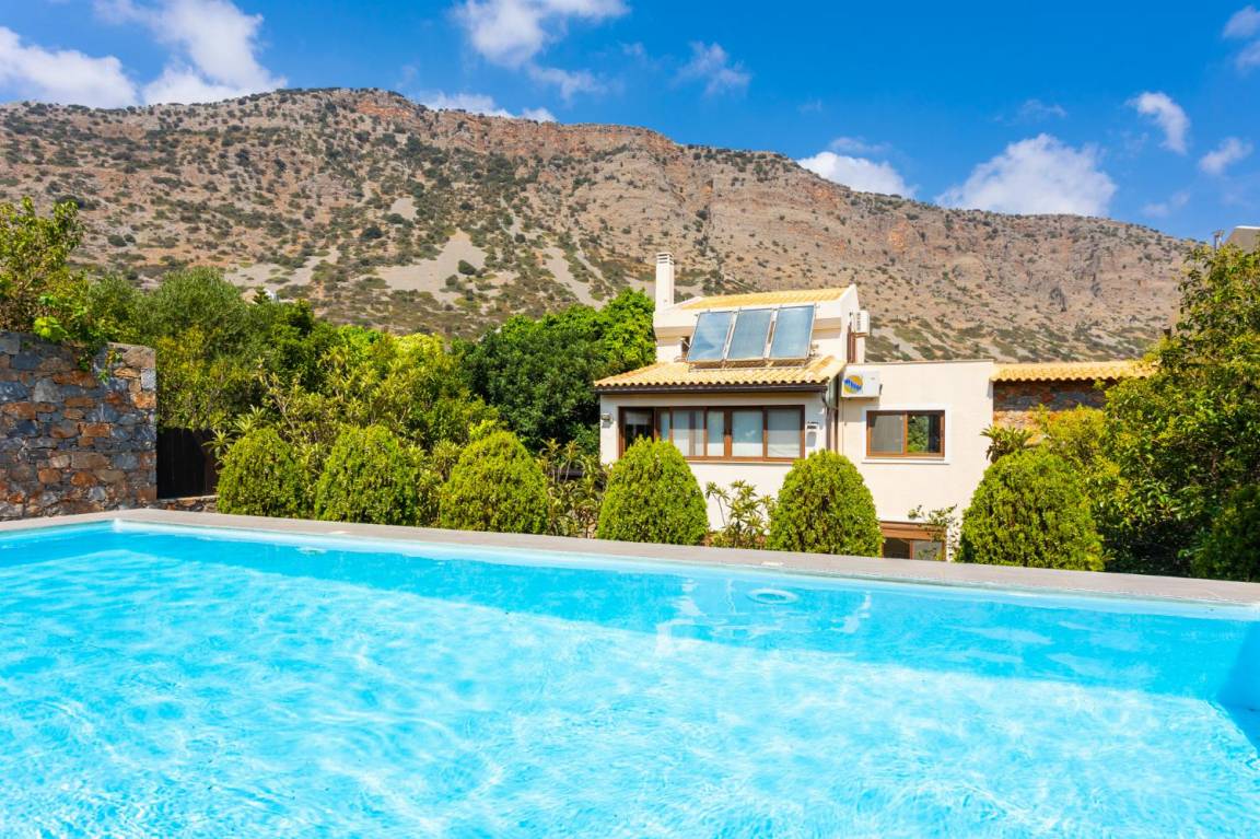 200 M² Villa ∙ 3 Bedrooms ∙ 8 Guests - Agios Nikolaos