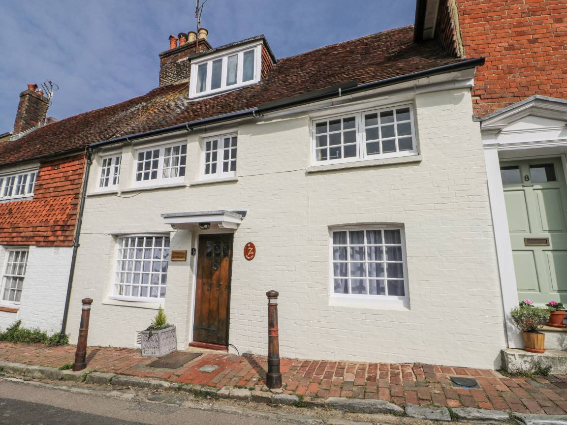 Cottage ∙ 4 Bedrooms ∙ 6 Guests - Seaford