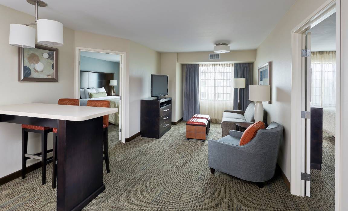 Condo ∙ 2 Bedrooms ∙ 7 Guests - Warrington, PA