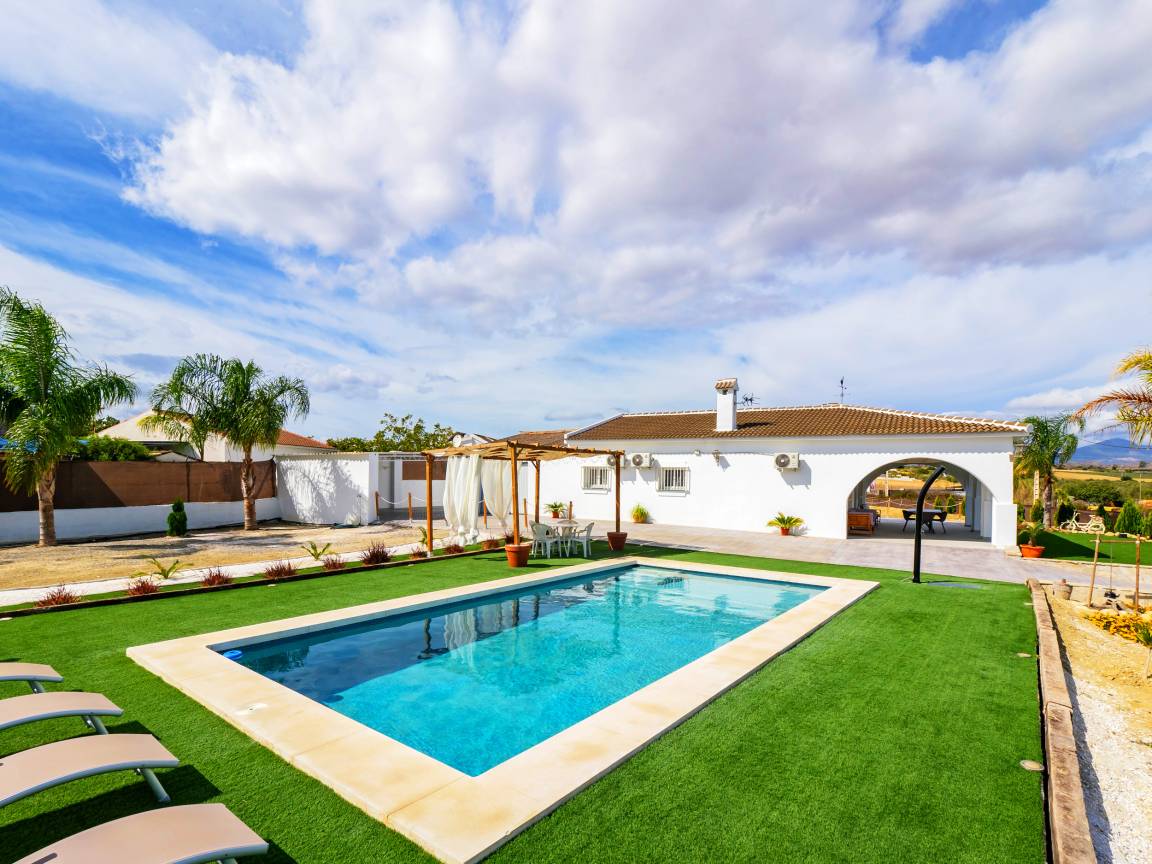 100 M² Cottage ∙ 4 Bedrooms ∙ 6 Guests - Malaga