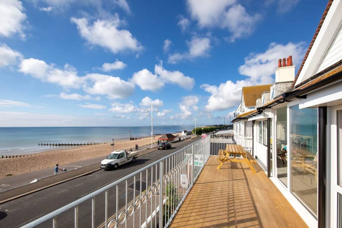 Apartment ∙ 6 Bedrooms ∙ 11 Guests - Bognor Regis