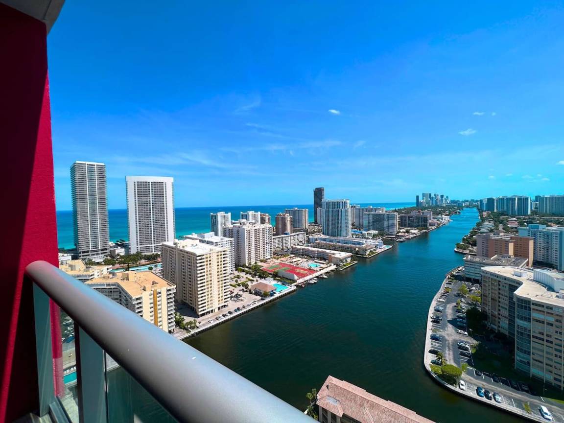 357 M² Apartamento ∙ 1 Habitación ∙ 4 Huéspedes - Hallandale Beach, FL