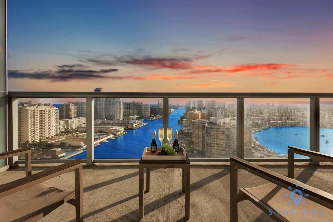 Apartment ∙ 2 Bedrooms ∙ 6 Guests - Hallandale Beach, FL