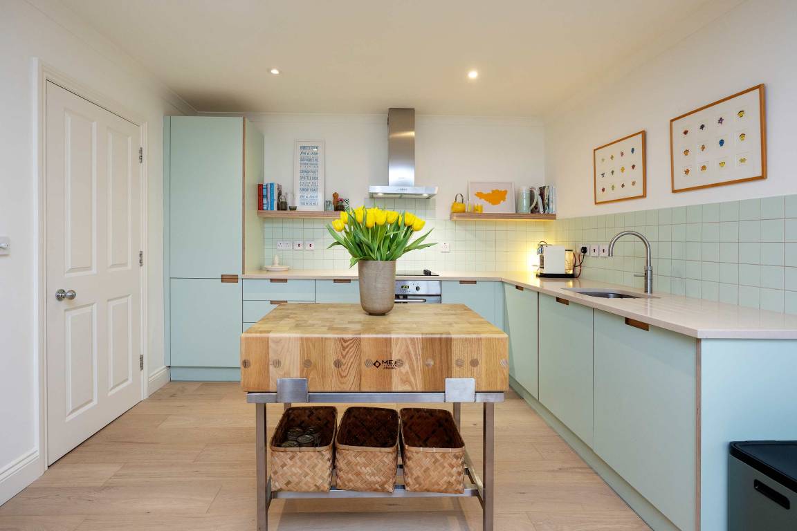 101 M² House ∙ 2 Bedrooms ∙ 5 Guests - London