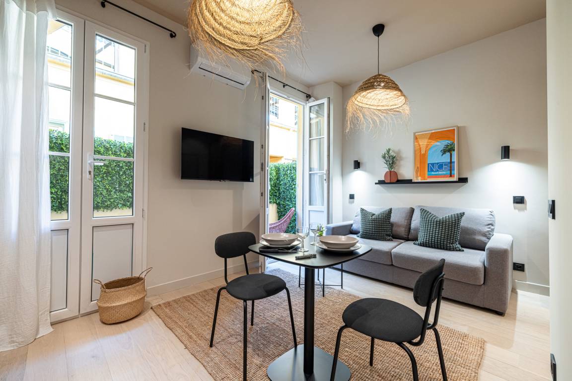 18 M² Studio ∙ 2 Personnes - Carros