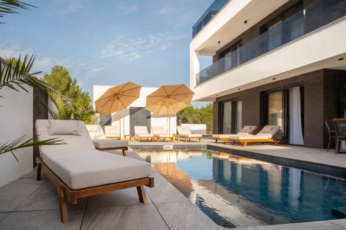 400 M² Villa ∙ 4 Bedrooms ∙ 10 Guests - Šibenik