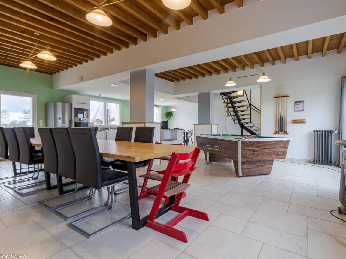 250 M² Cottage ∙ 6 Chambres ∙ 12 Personnes - Nièvre