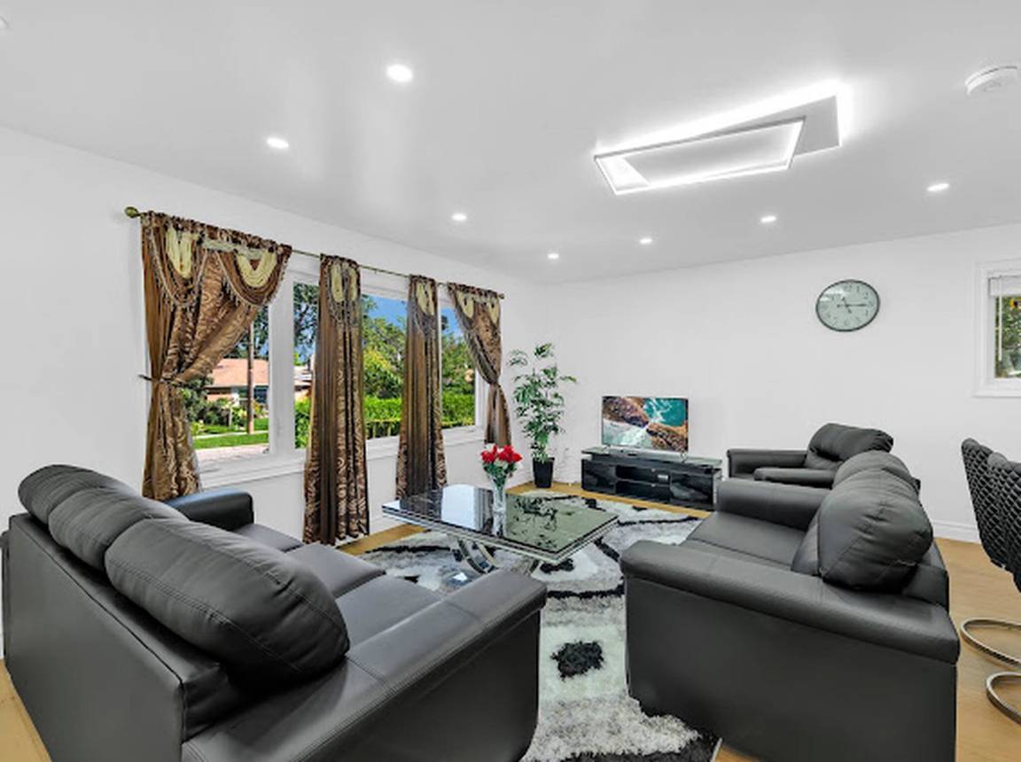 102 M² House ∙ 3 Bedrooms ∙ 6 Guests - Toronto