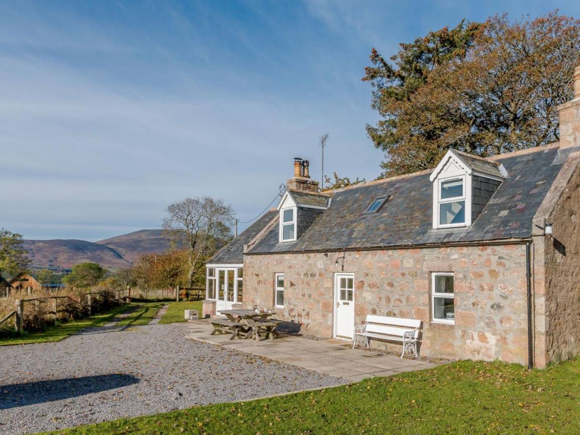 Cottage ∙ 3 Bedrooms ∙ 6 Guests - Ballater
