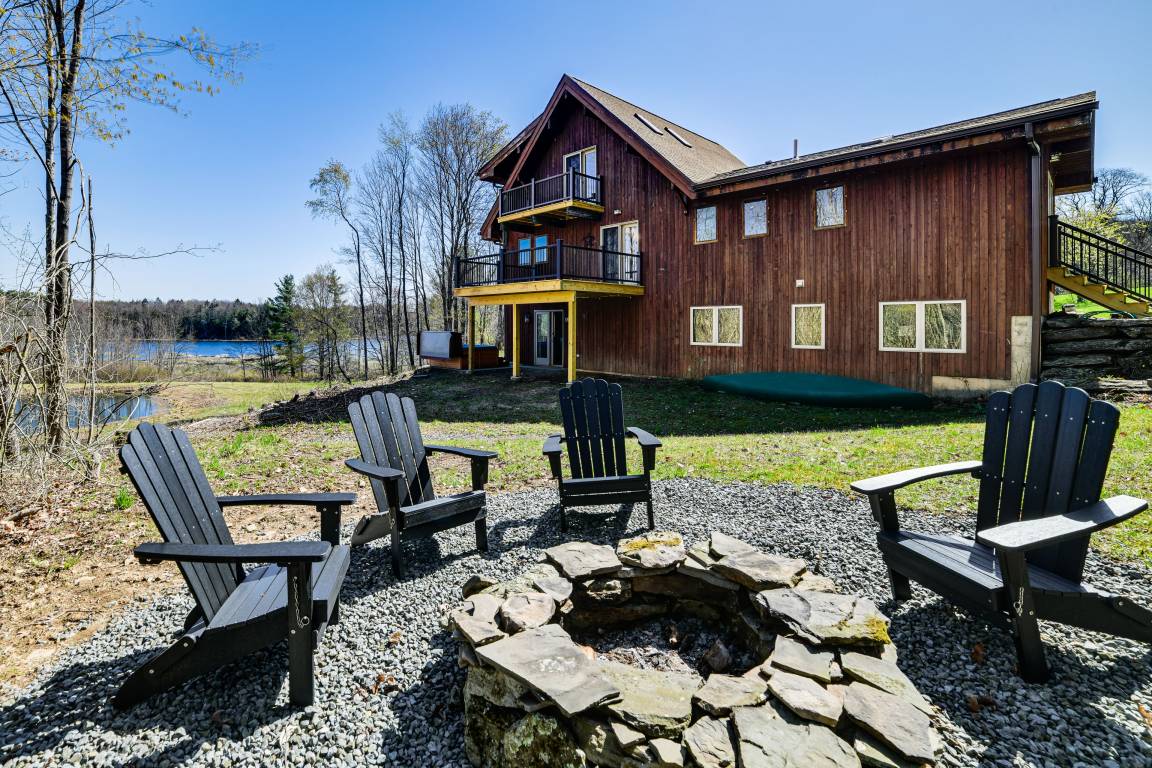 250 M² House ∙ 3 Bedrooms ∙ 7 Guests - Susquehanna County, PA