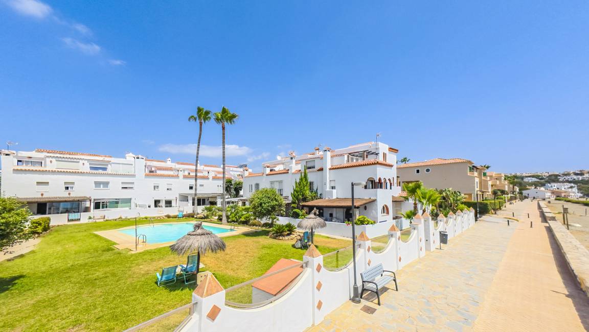 244 M² House ∙ 5 Bedrooms ∙ 10 Guests - Estepona