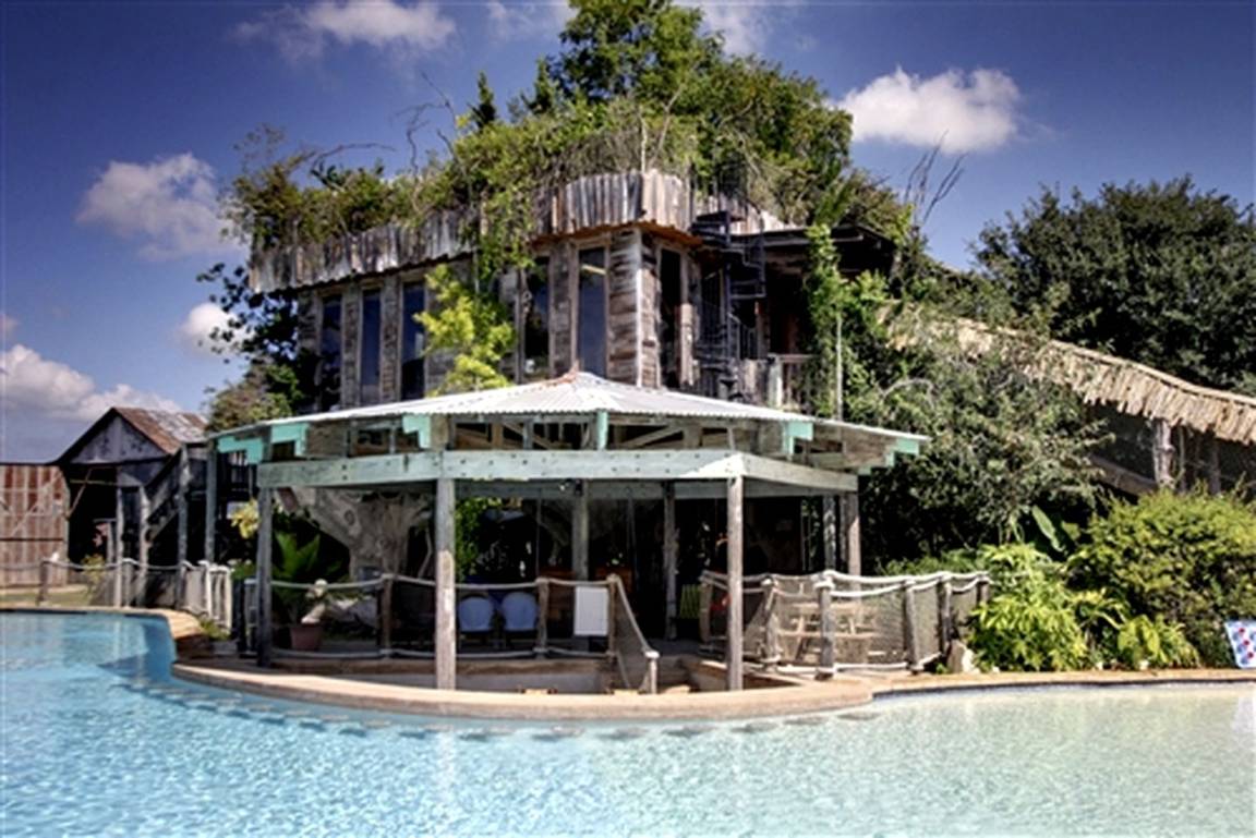 Camping ∙ 2 Bedrooms ∙ 8 Guests - New Braunfels, TX