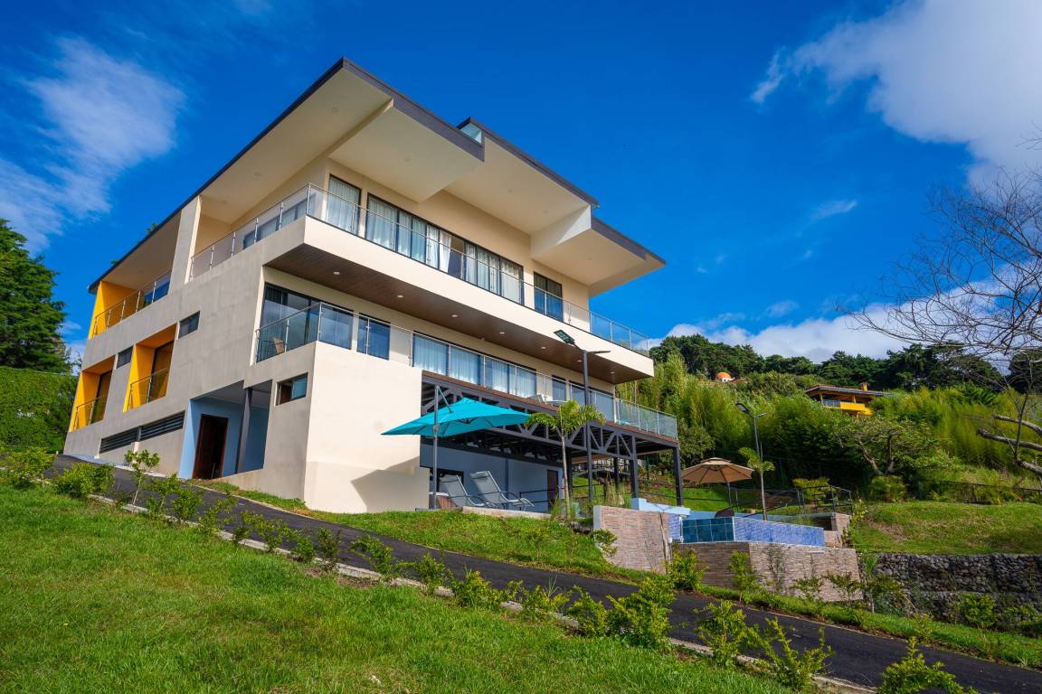 743 M² Casa ∙ 6 Habitaciones ∙ 14 Huéspedes - San José