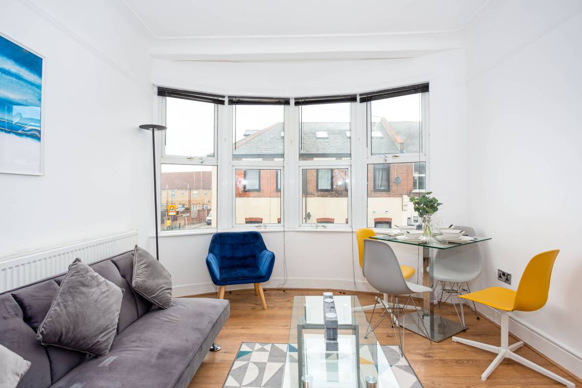 93 M² House ∙ 3 Bedrooms ∙ 5 Guests - Burnham-on-Crouch