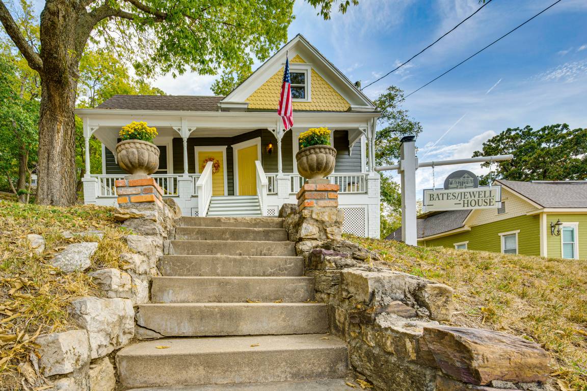 139 M² House ∙ 4 Bedrooms ∙ 8 Guests - Watkins Woolen Mill State Park and State Historic Site, Lawson