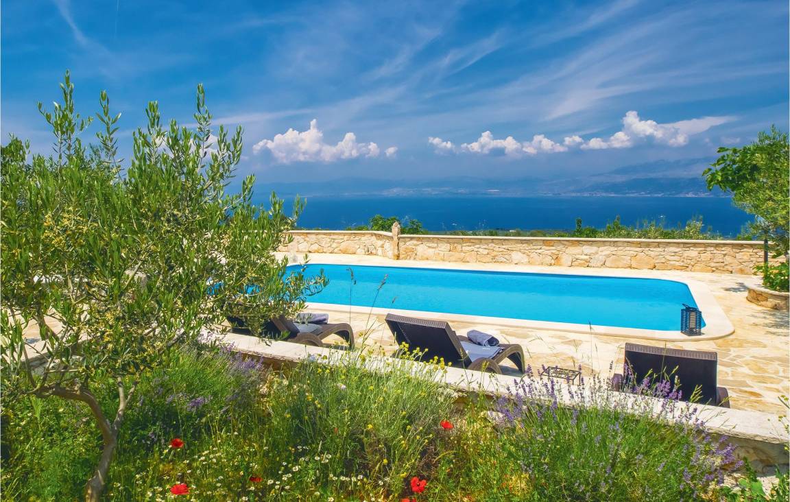 198 M² House ∙ 5 Bedrooms ∙ 10 Guests - Supetar