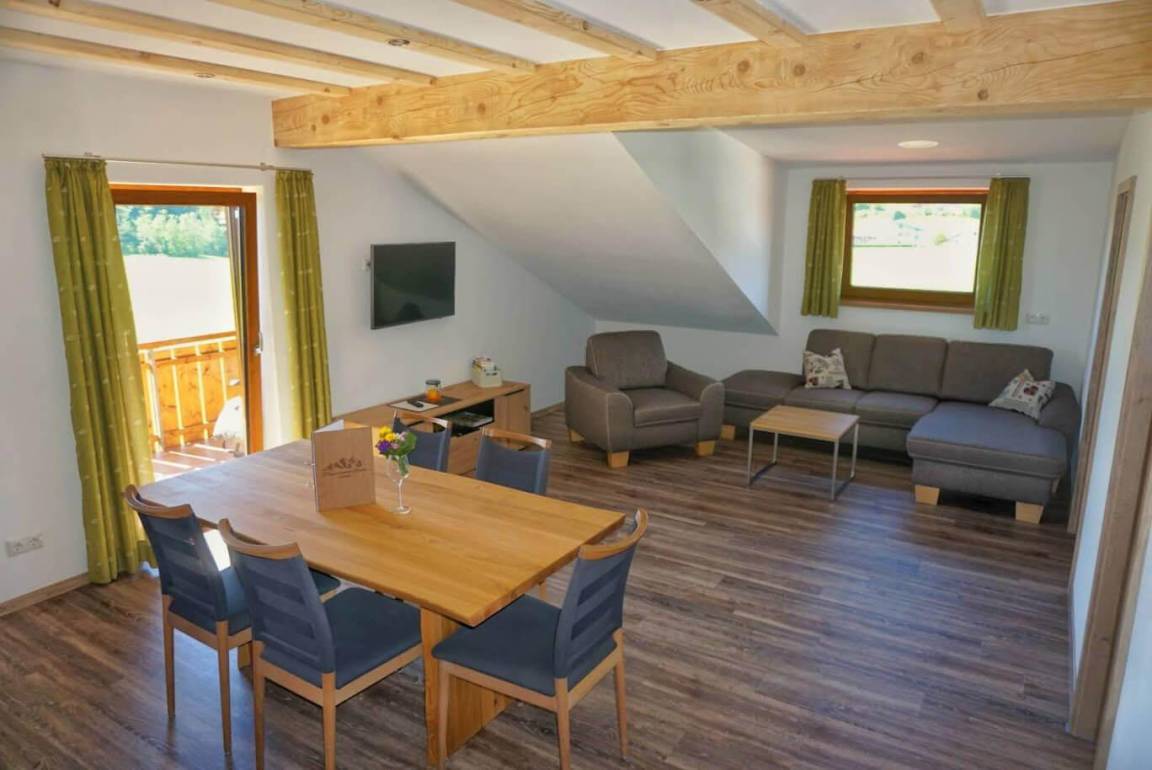 70 M² Ferienwohnung ∙ 2 Schlafzimmer ∙ 5 Gäste - Hopferau