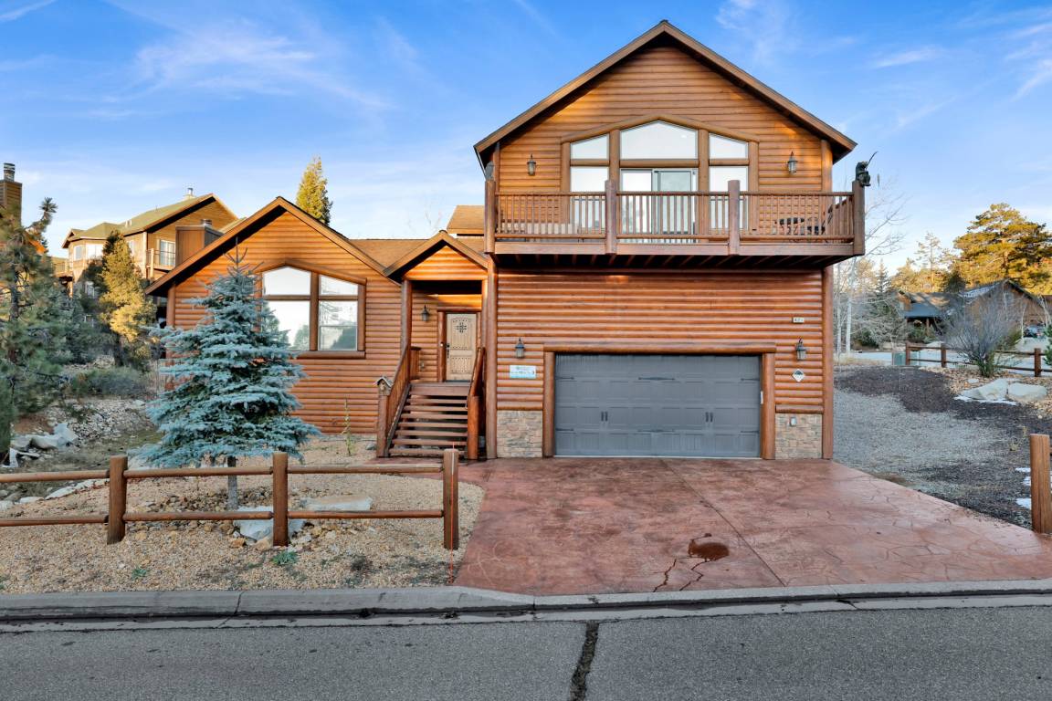 241 M² Cabin ∙ 4 Bedrooms ∙ 12 Guests - Big Bear Lake, CA