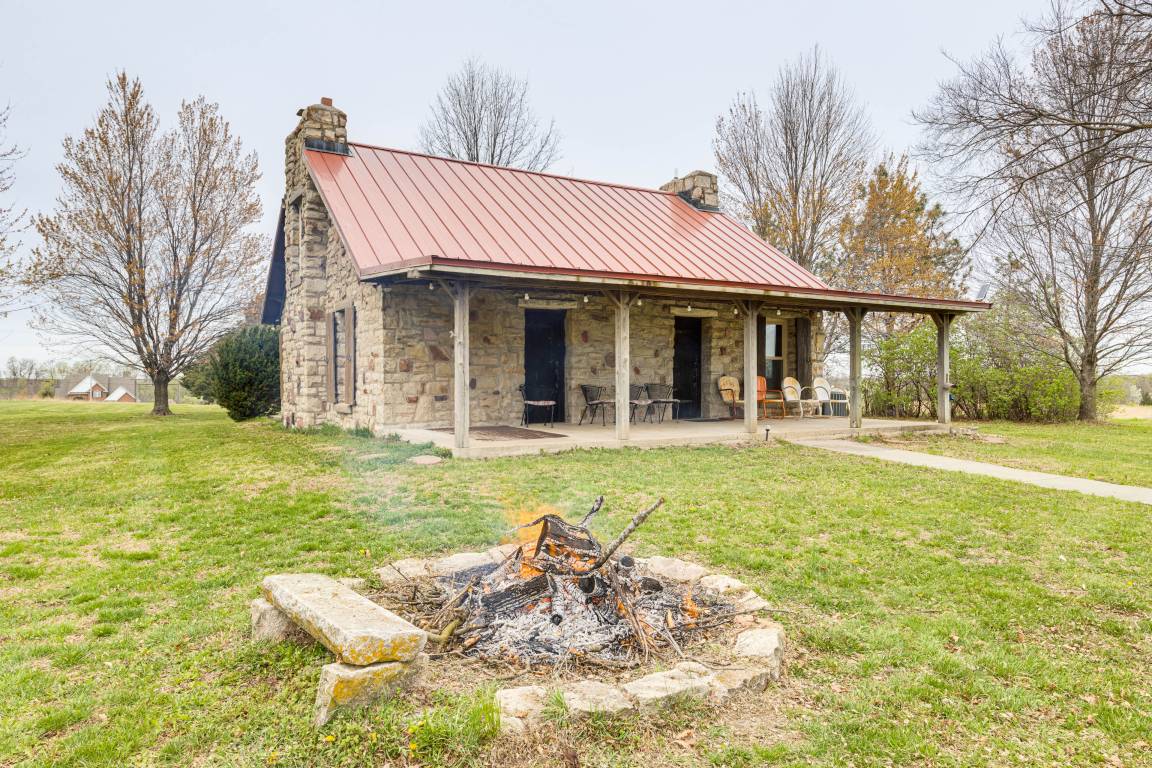 153 M² House ∙ 3 Bedrooms ∙ 7 Guests - Kearney, MO