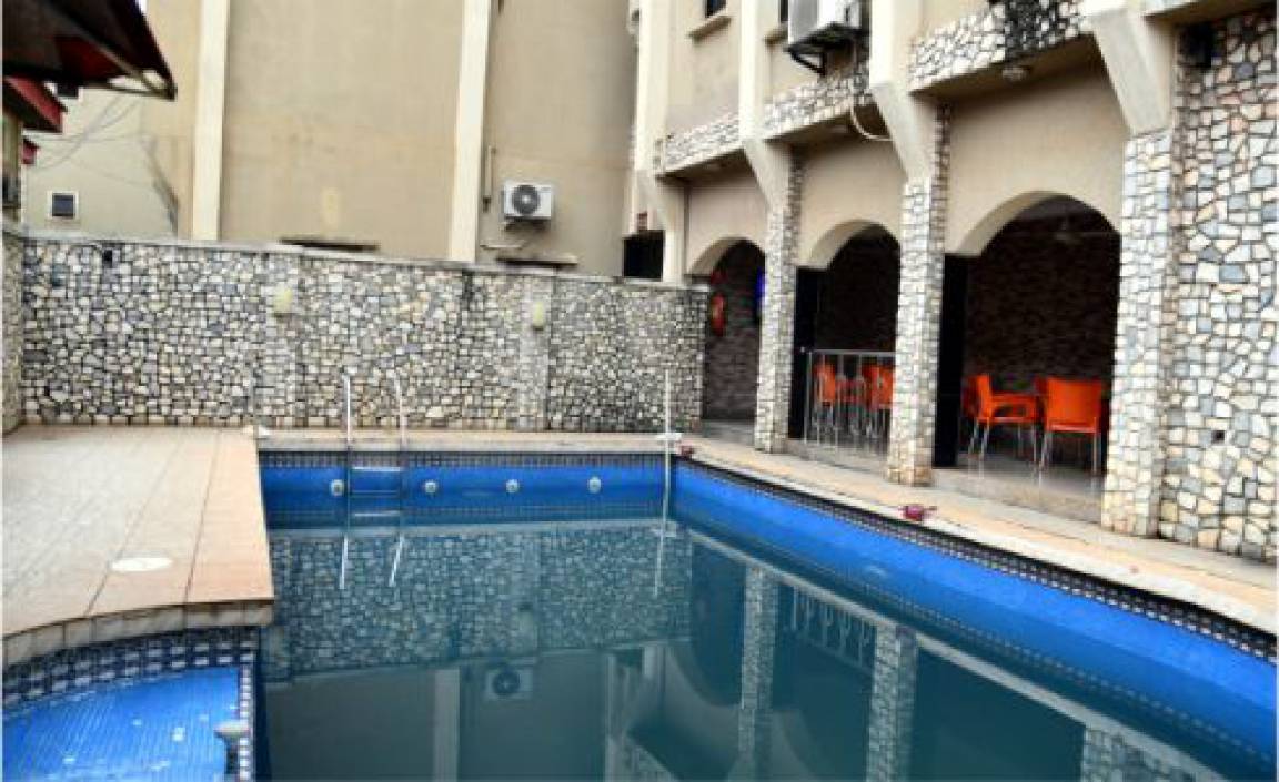 120 M² Chambre Privée ∙ 3 Chambres ∙ 6 Personnes - Benin City