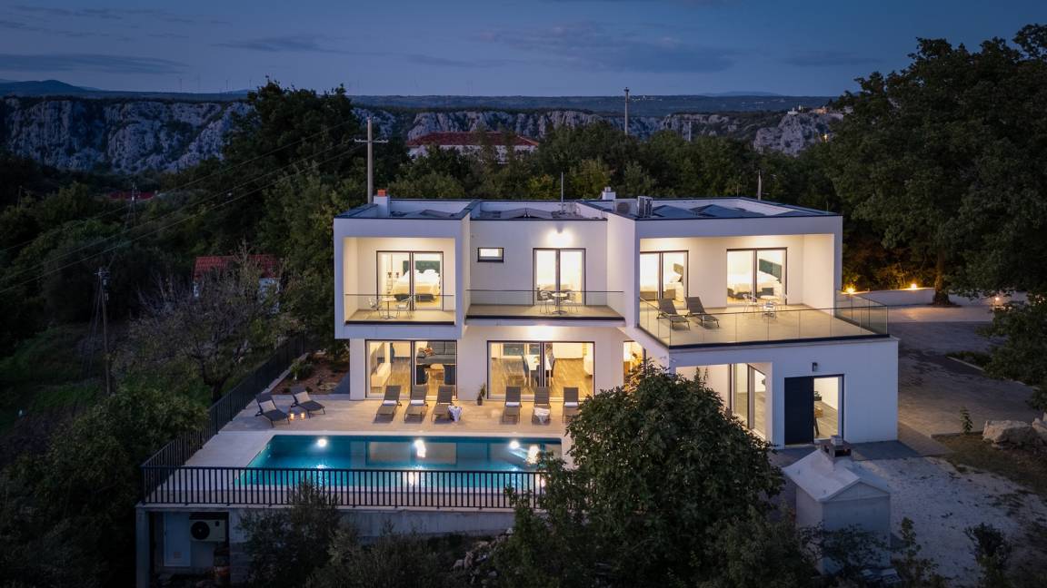 264 M² Villa ∙ 5 Slaapkamers ∙ 8 Gasten - Brela