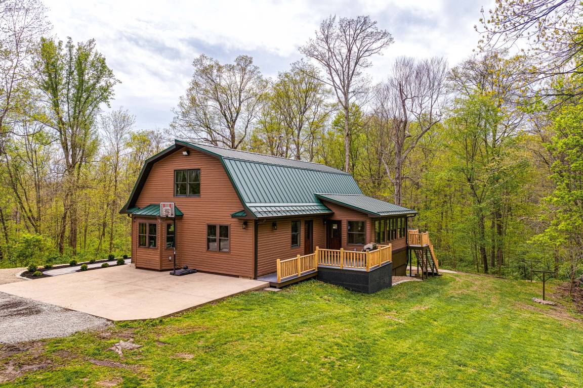 185 M² House ∙ 4 Bedrooms ∙ 10 Guests - Connersville, IN