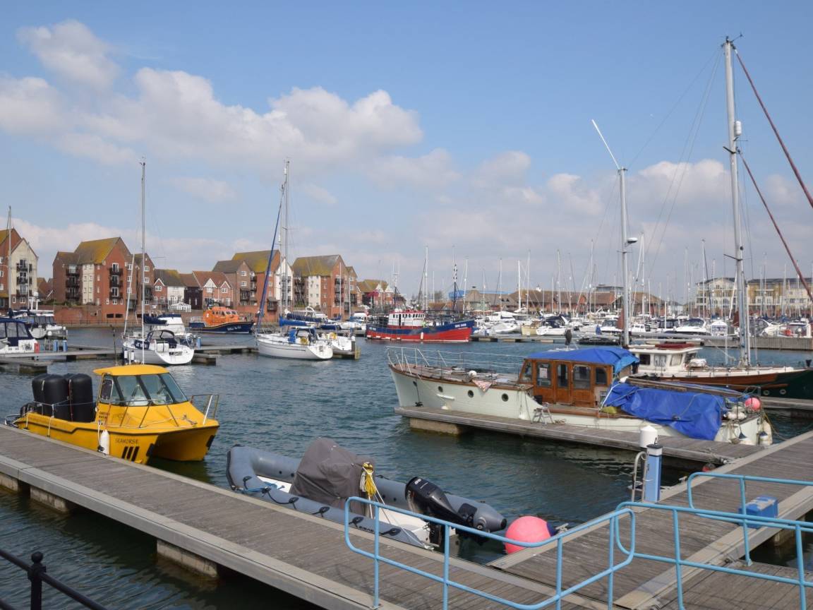Cottage ∙ 2 Bedrooms ∙ 4 Guests - Eastbourne