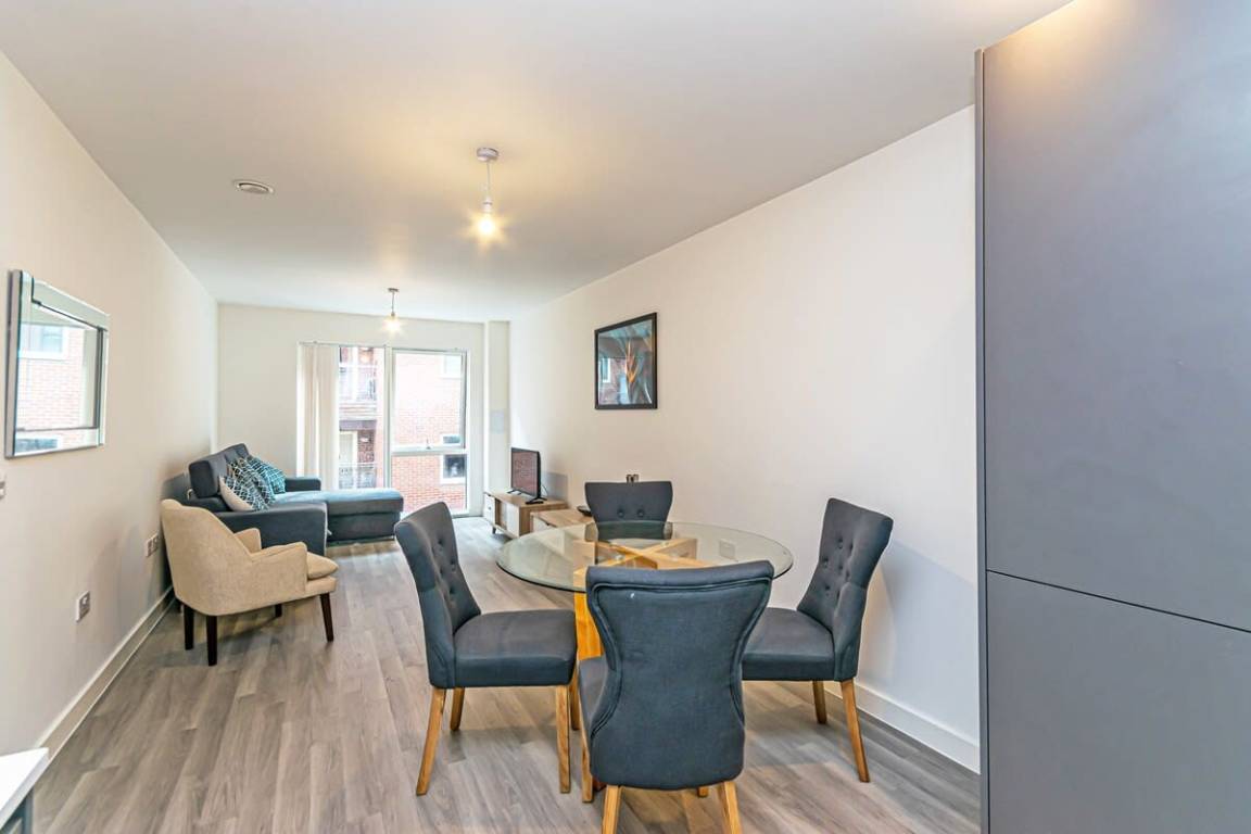 74 M² Apartment ∙ 2 Bedrooms ∙ 5 Guests - Manchester Metropolitan University