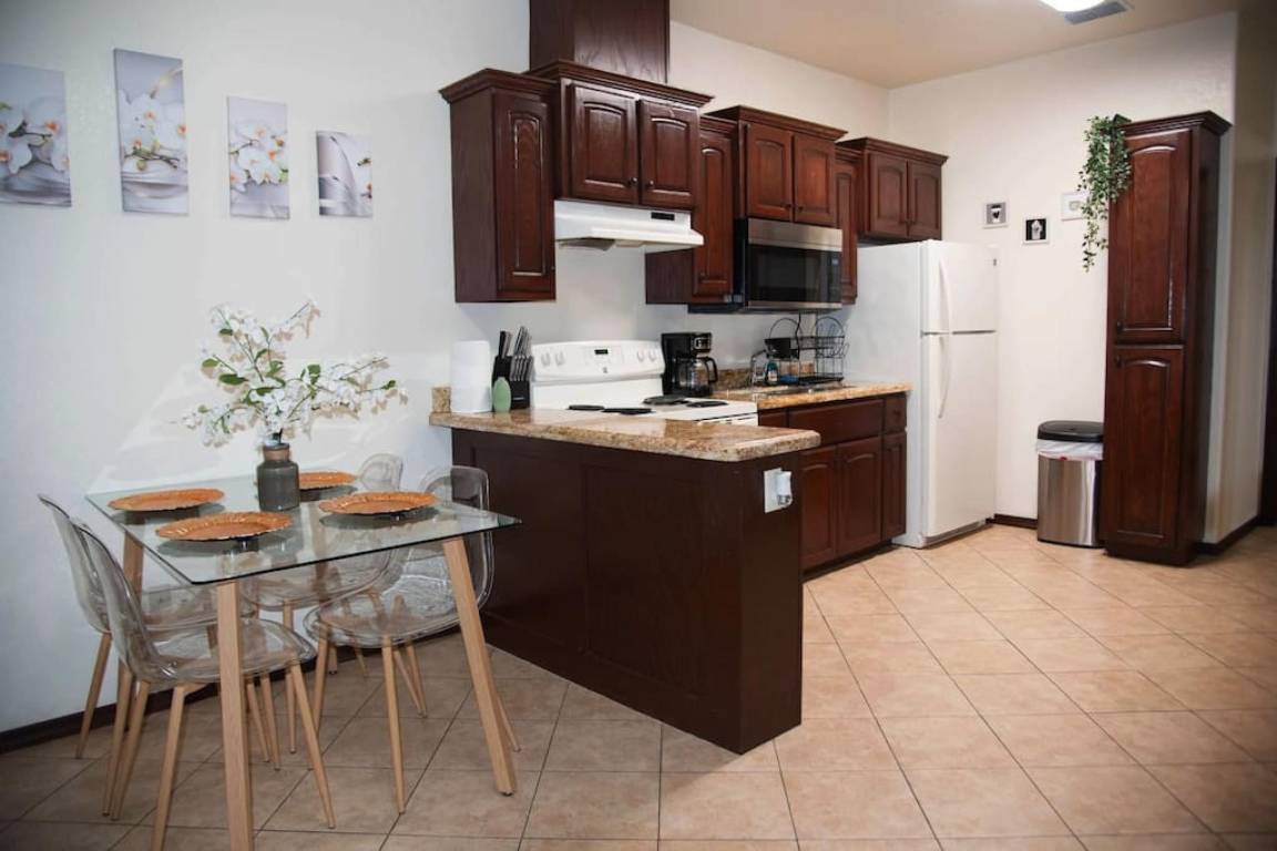 Apartment ∙ 3 Bedrooms ∙ 6 Guests - Edinburg, TX